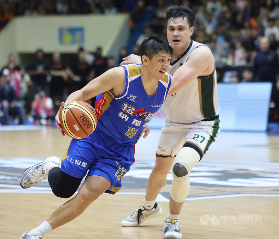 SBL裕隆挺過風波2連霸 40歲周士淵奪FMVP還想再戰 | 運動 | 中央社 CNA