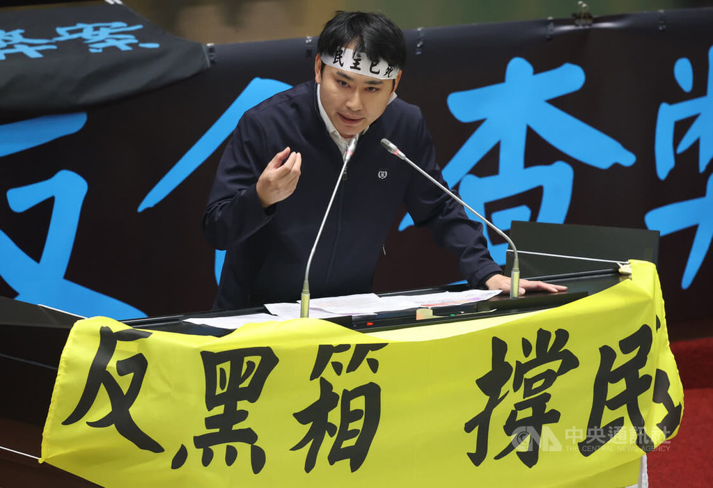 立院開會韓國瑜順利上台主持國是論壇 藍綠白叫陣 | 政治 | 中央社 CNA