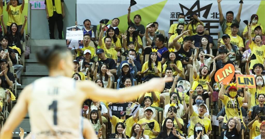 PLG總冠軍賽林書緯三分球逆轉 國王2比1領先[影] | 運動 | 中央社 CNA