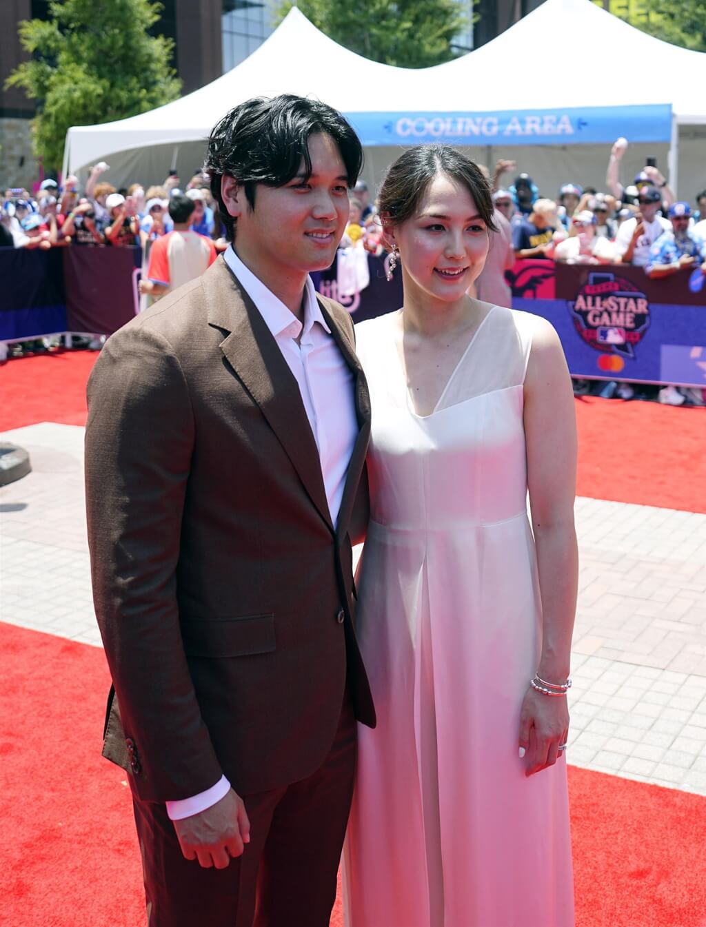 大谷翔平秀愛犬圖樣刺繡 牽愛妻走MLB明星賽紅毯[影] | 運動 | 中央社 CNA