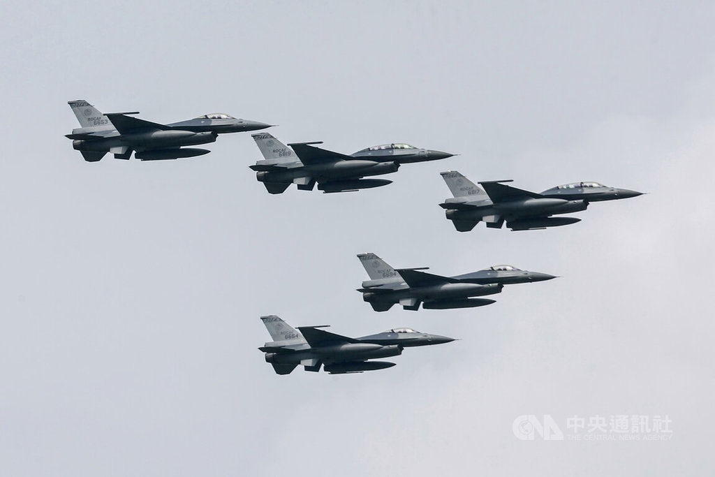 嘉義基地營區開放預演 F-16V衝場秀高難度動作 | 政治 | 中央社 CNA