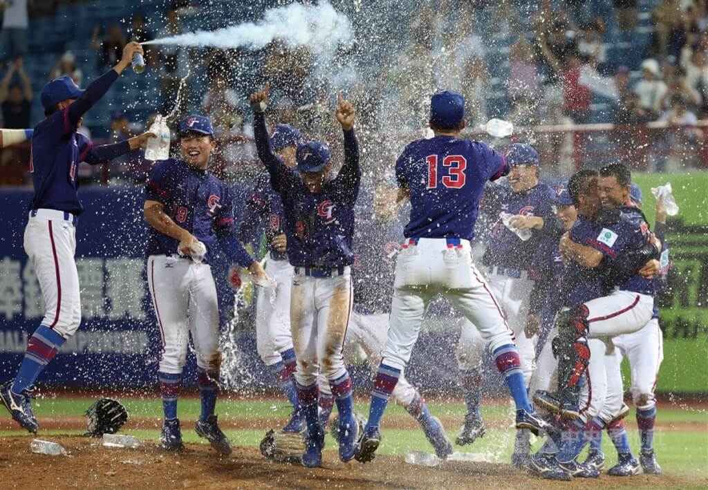 U18亞青棒台灣6比1擊敗日本 睽違17年奪冠 | 運動 | 中央社 CNA