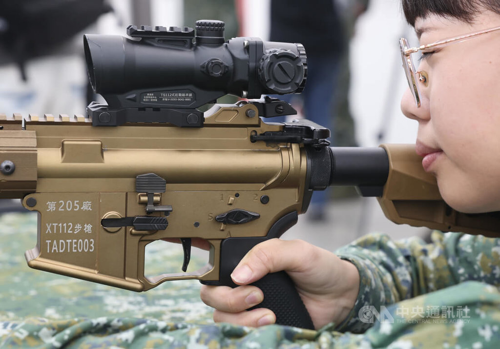 國軍將換發T112新式步槍 精度從手掌提升到掌心 | 政治 | 中央社 CNA