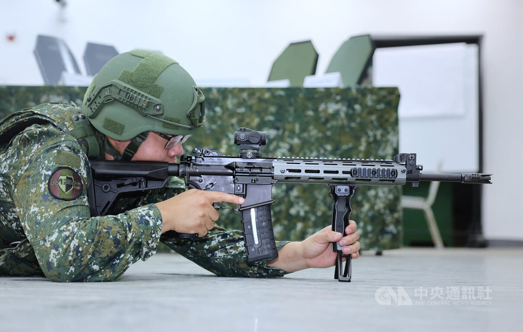 國軍將換發T112新式步槍 精度從手掌提升到掌心 | 政治 | 中央社 CNA