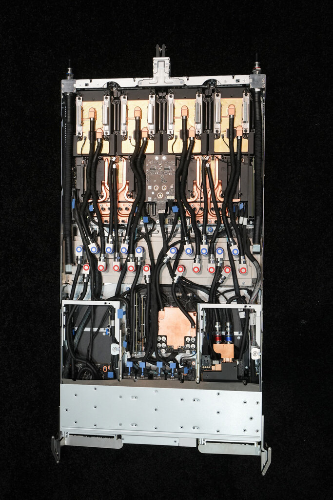 鴻海參與輝達GTC大會 秀GB300伺服器和人形機器人 | 產經 | 中央社 CNA