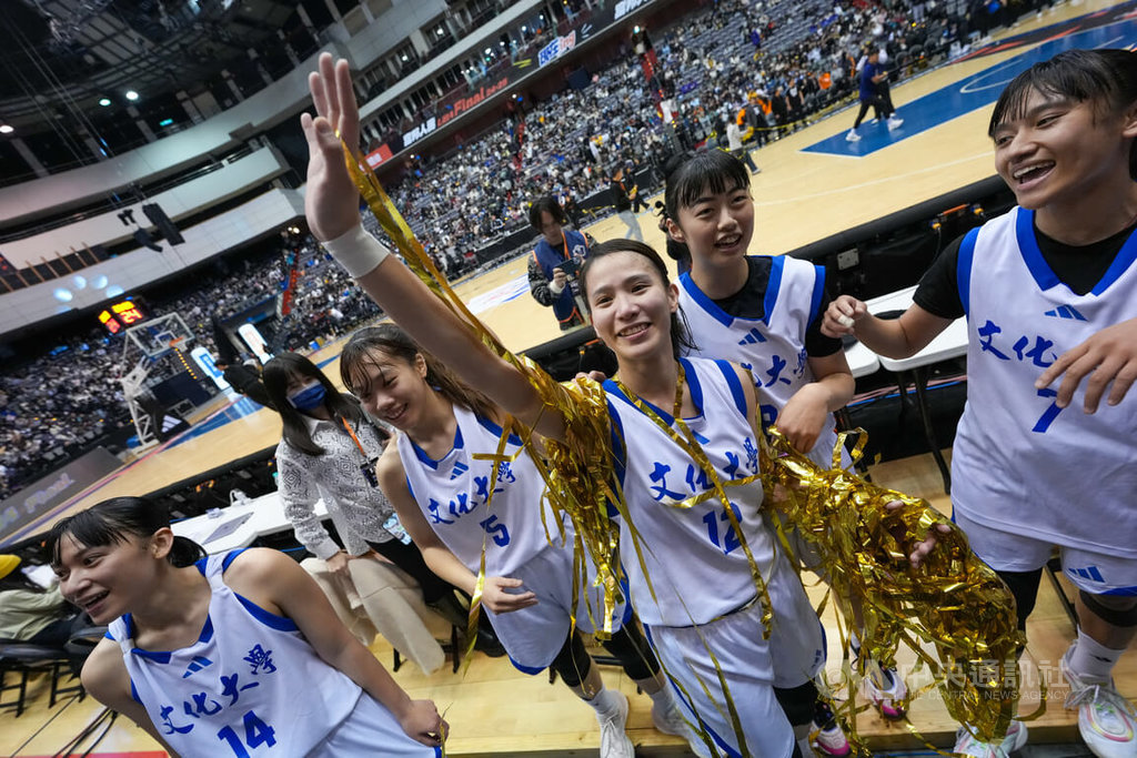 UBA文化女籃奪隊史第20冠 教練感動期待未來 | 運動 | 中央社 CNA
