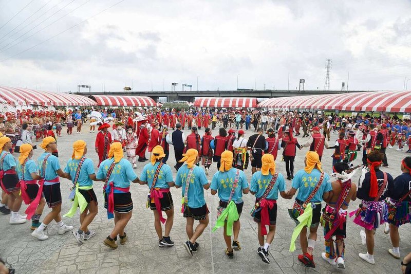 新北市原住民族聯合文化活動 共舞場面壯觀 | 地方 | 中央社 CNA