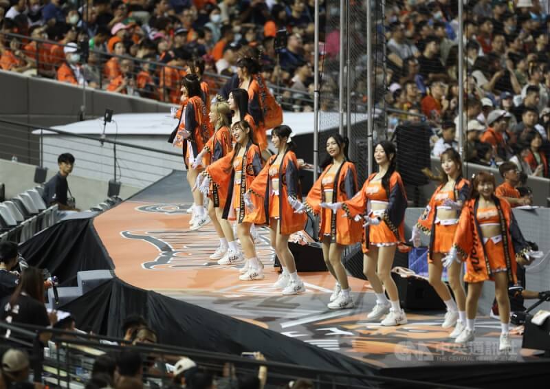 UniGirls韓籍新血趙娟週大巨蛋秀個人魅力 坦言記舞速度慢落淚[影] | 運動 | 中央社 CNA