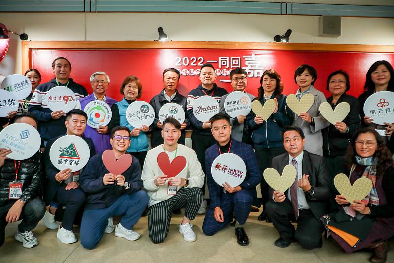 寒風送暖 印地安重機等企業聯合捐贈70萬元愛心物資 | 中央社訊息平台