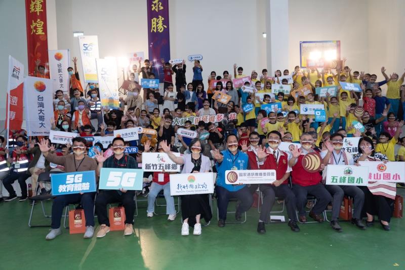 NCC辦5G教育體驗 百人VR逛動物園看恐龍 | 樂活情報 - 好生活 | 中央社 CNA