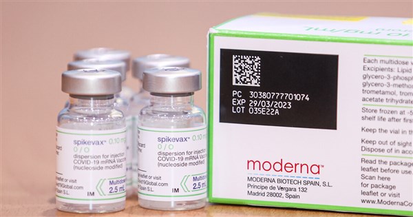 BNT莫德納BA.5次世代疫苗均通過EUA 首批最快11月上旬到貨 | 生活 | 中央社 CNA