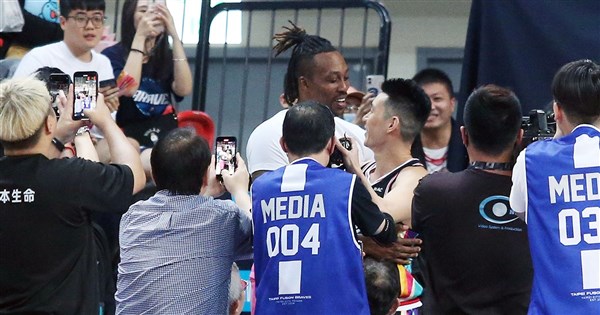 霍華德現身PLG比賽 林書豪：他說明年想回來打球 | 運動 | 中央社 CNA