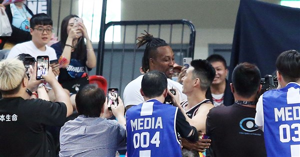 林書豪連3場大三元 爆滿7000觀眾與NBA前隊友霍華德見證[影] | 運動 | 中央社 CNA