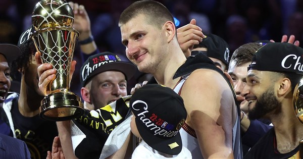 35分鐘車程改變一生 約基奇甩肉晉升MVP之林[影] | 運動 | 中央社 CNA