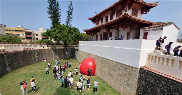 Artist Boshik personally thanked the audience at the final stop of the ...