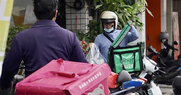Uber Eats、foodpanda擬併購 勞動部：業者允不損外送員權益 | 生活 | 中央社 CNA