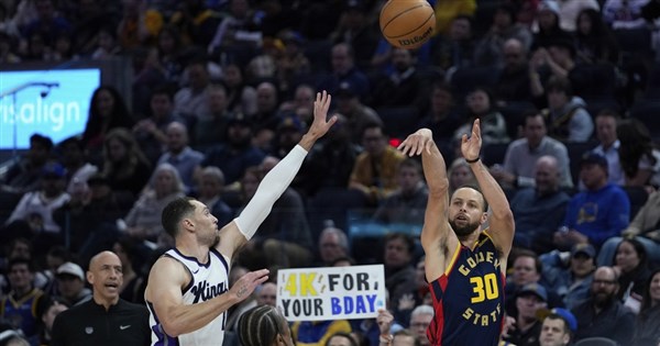 柯瑞4000顆三分球達陣 成NBA史上第1人 | 運動 | 中央社 CNA