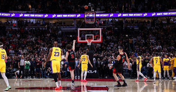 NBA公牛終場前10秒連得9分 吉迪驚奇一擊勝湖人[影] | 運動 | 中央社 CNA